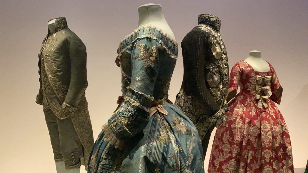 170 piezas que marcan el antes y el después del mundo de la moda - El Foco